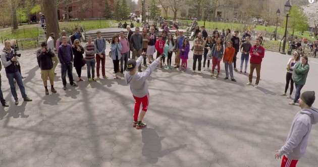 Breakdancere danser ballett i Washington Square Park