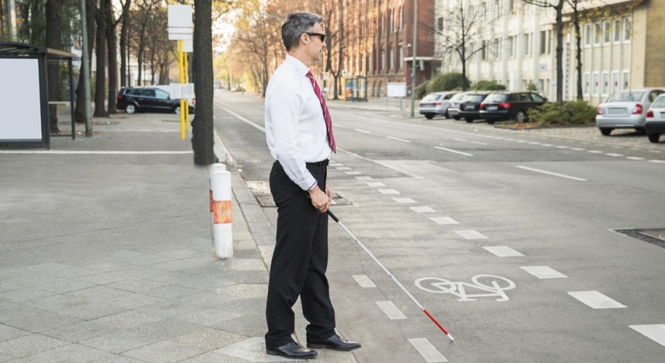 Vits: Blind mann på busstoppet