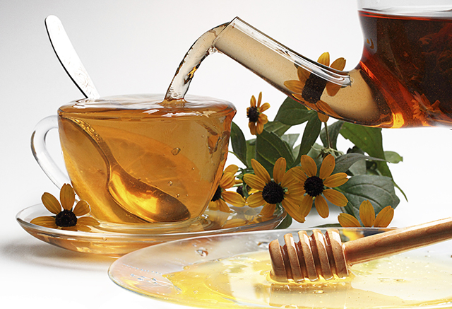 Drikk varmt vann med honning og sitron